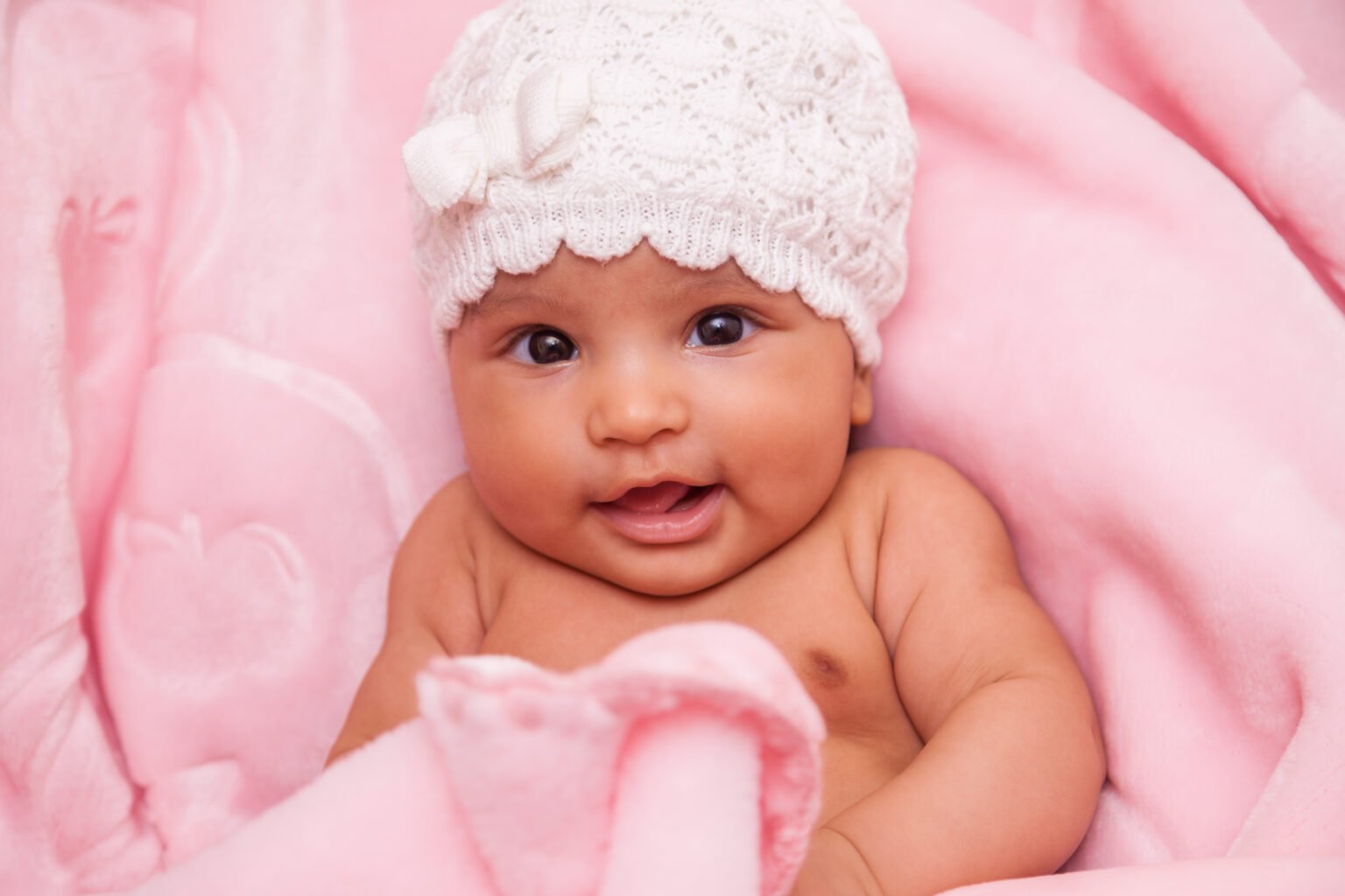 Baby's developmental milestones between 6 and 9 months of age - Baby Newt